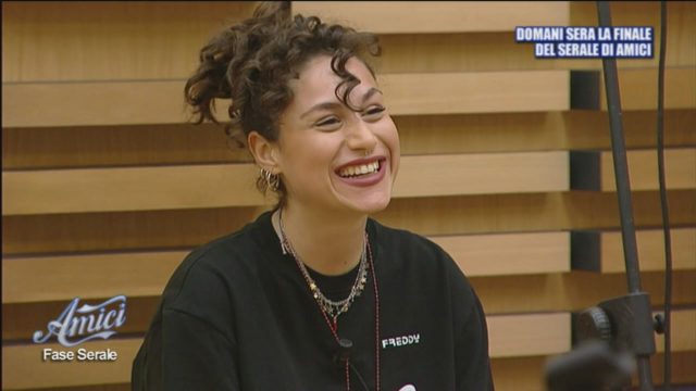 Giulia e il complimento inaspettato 2 aprile - Amici Clip | Witty TV