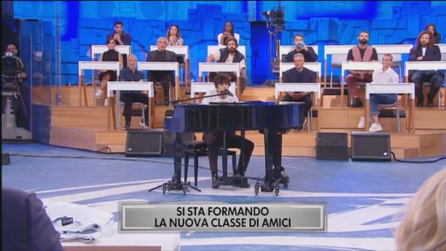 Alex ottiene il banco - Amici Clip | Witty TV