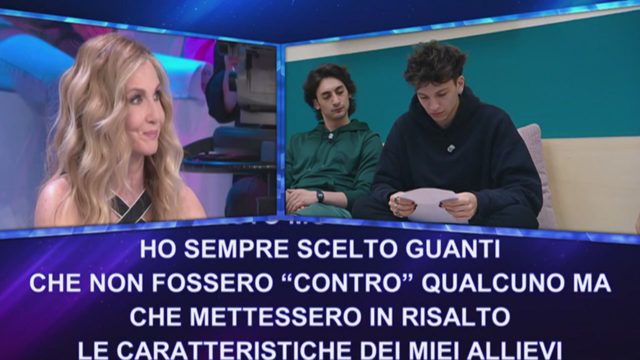 Sissi vs Luigi: guanto di sfida 27 aprile - Amici Clip | Witty TV