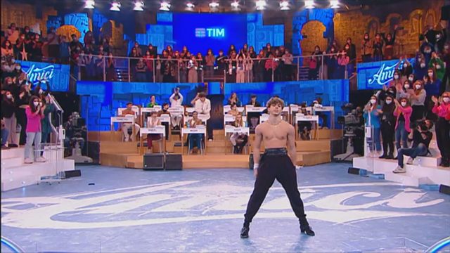 Mattia Esibizione TIM 13 novembre - Amici Clip | Witty TV