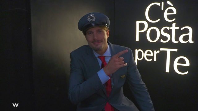 Con i postini prima della prima! - C'è posta per te Backstage | Witty TV