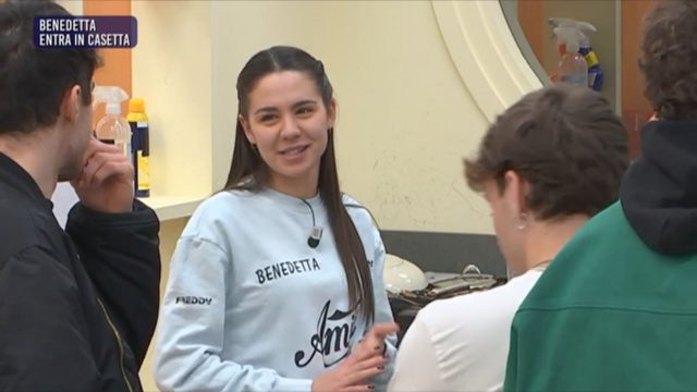 Benedetta entra in casetta 3 febbraio - Amici Clip | Witty TV