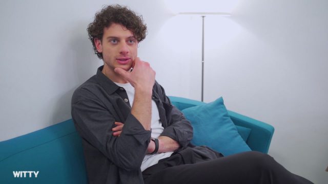 Un gesto importante! - Originals Backstage | Witty TV