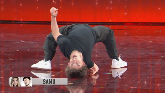 Ramon vs Samu Guanto di sfida 1 aprile - Amici Clip | Witty TV