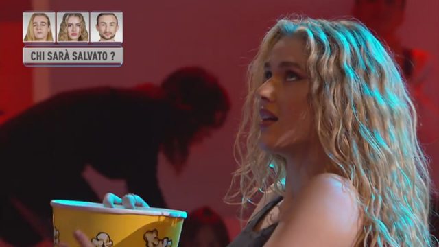 Isobel Hungry eyes 1 aprile - Amici Clip | Witty TV