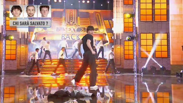 Samu Sexy back 1 aprile - Amici Clip | Witty TV