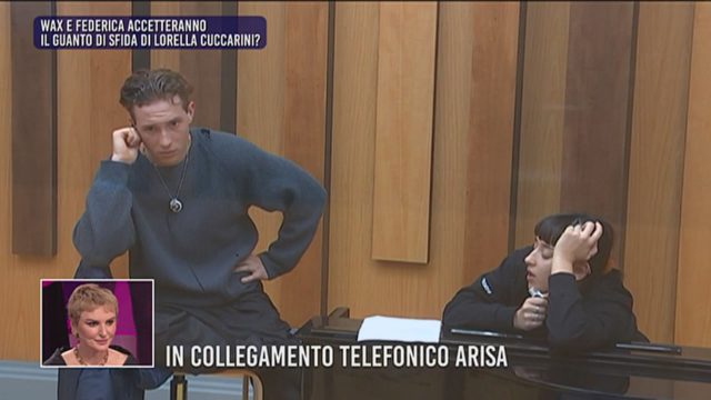 Wax e Federica: Rifiutiamo il guanto di sfida 11 aprile - Amici Clip | Witty TV