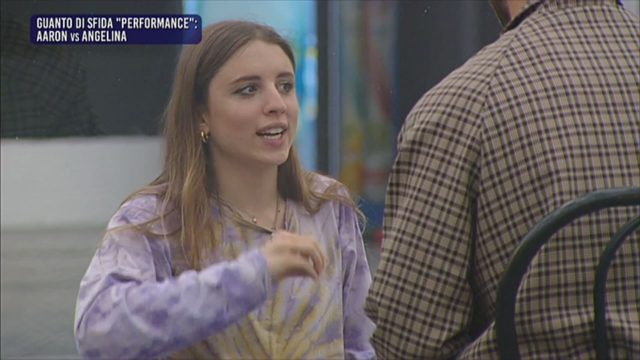 Angelina e Aaron: la preparazione del guanto di sfida 1 maggio - Amici Clip | Witty TV